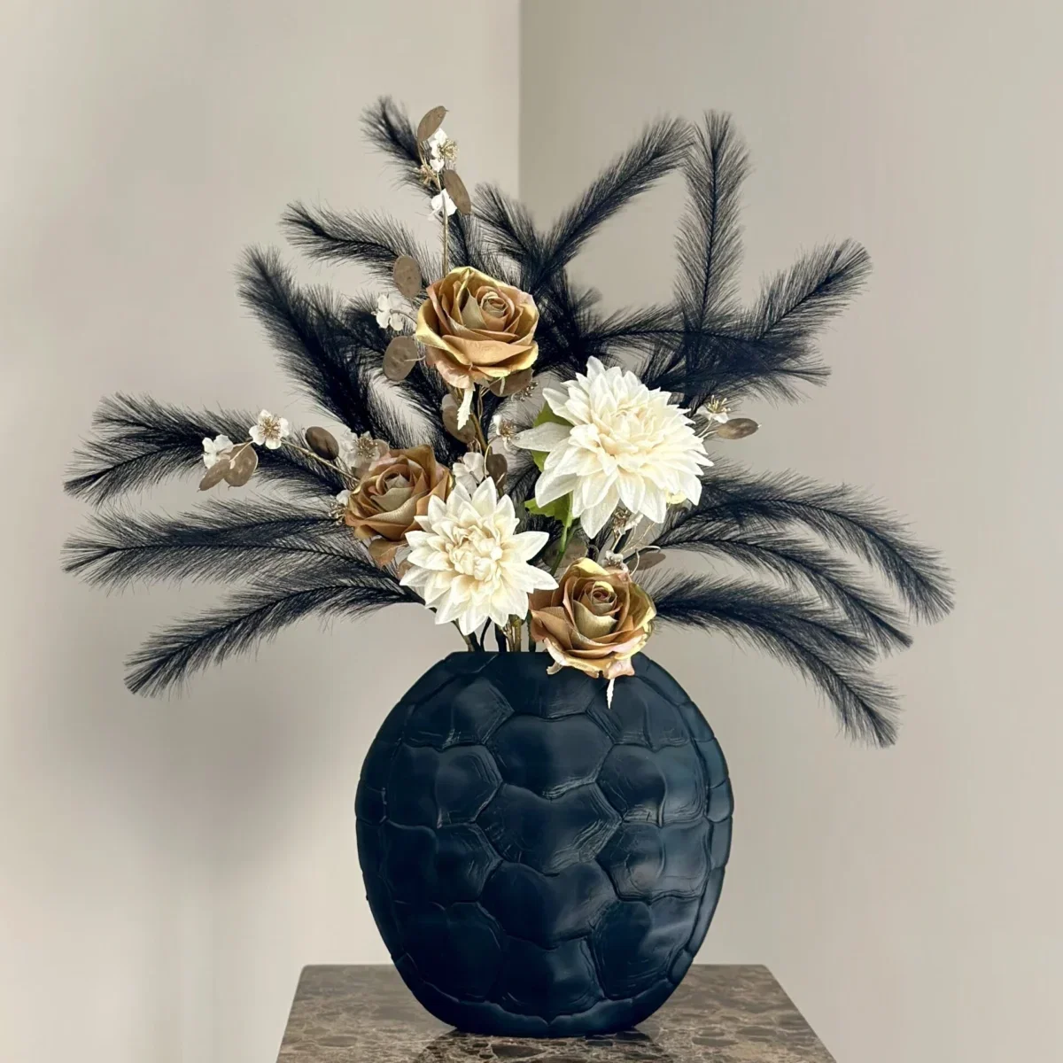 Grote zwarte vaas met zijden bloemen | Luxury Lifestyle Boutique